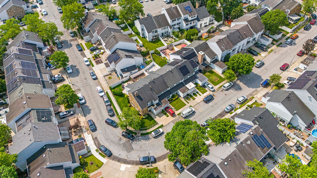 234 Dover Green Staten Island – 3BR Townhouse in Village Greens